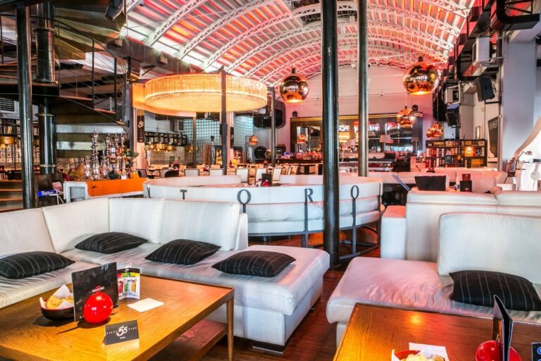 55 Milano: Lounge Bar, Ristorante e Club Esclusivo